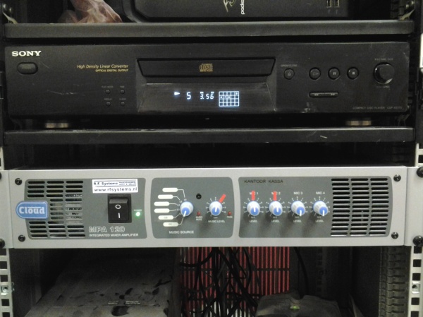 Cloud MPA-120 versterker en omroepmicrofoons – R.F. Systems